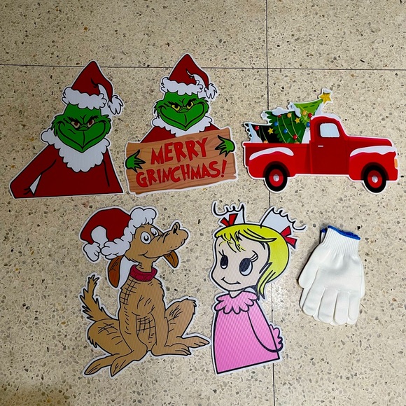 Holiday | 5 Pcs Of Large Christmas Cartons Figures Set And Gloves ...